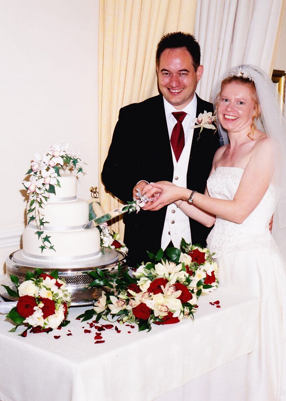 Weddings through the decades: 2000s | Hanami Dream | Cotswolds copywriter